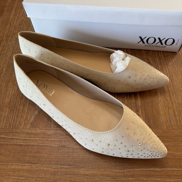 XOXO | Shoes | Nib Xoxo Champagne Colored Flats W Crystals 85m | Poshmark